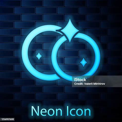 벽돌 벽 배경에 고립 된 빛나는 네온 세탁 요리 아이콘 요리 아이콘을 청소합니다 식기 세척기 표지판 식기 기호를 청소합니다 벡터 일러스트레이션 가사 집안일에 대한 스톡 벡터