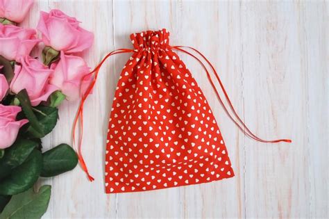 Еко мішечок середній серця на червоному — ціна 75 грн у каталозі Господарські сумки Купити