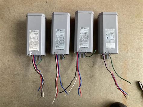 Yahoo オークション 水銀灯安定器 岩崎電気 4台セット 200v 60hz 400