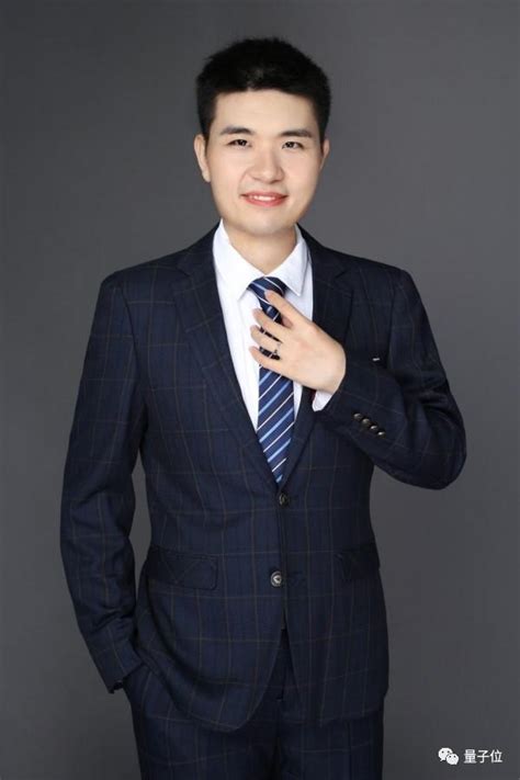 华为天才少年大模型创业，原职级p20，现主攻ai公文写作 36氪