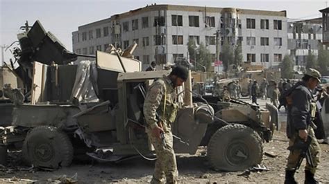 아프간 자살폭탄 공격으로 12명 사망
