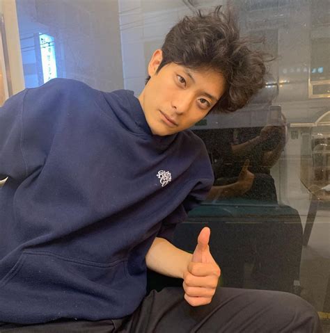 Pin Oleh Tralala Di Lee Myeong Ro Materi Pacar Aktor Korea Aktor