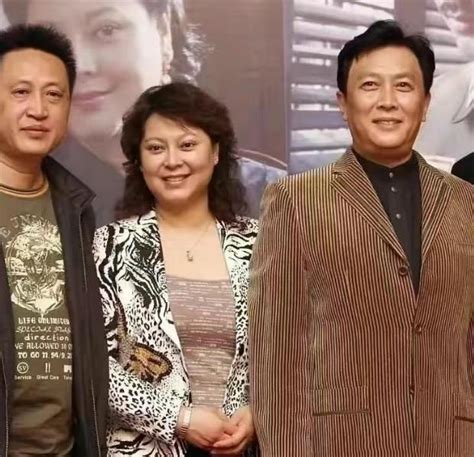 Tang Guoqiangs Wife Bumped Into Liu Xiaoqing And Chen Chong Dressed As The Biggest Winner At