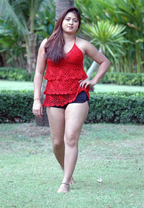 Coolzone Farah Khan South Indian Glamor Actress In Hot Thunder Thighs