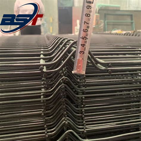 Triangle Bend Wire Mesh Fence Panels 3d Folding Curved Welded Wire