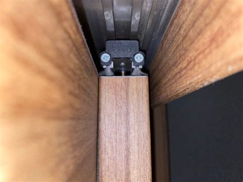 옆으로 미는 문 위쪽 롤러 어떤건지 알려주실 수 있을까요 지식in