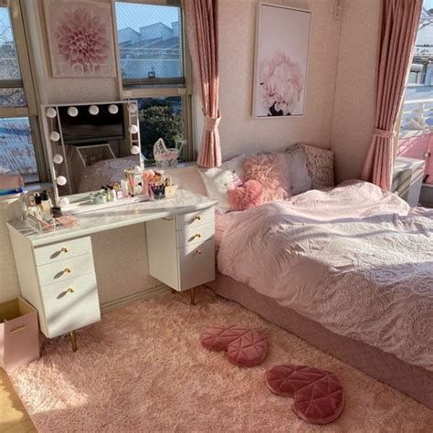 ایده تزیین ساده اتاق خواب با ریسه تزیین اتاق دخترانه کودک