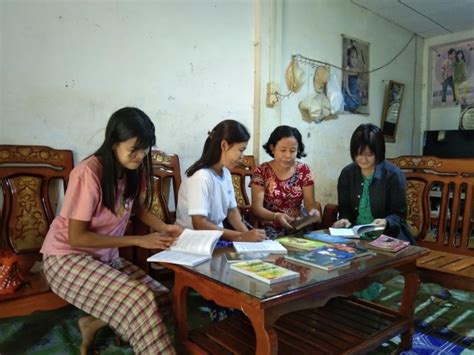 ပလောက်မြို့၌ Mobile Library စနစ်ဖြင့် စာအုပ်၊စာစောင်များ ငှားရမ်းပေးခြင