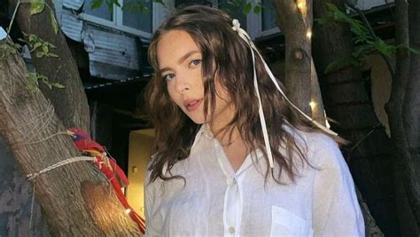 Без фільтрів дочка Кравець у майці розслабилася в київському барі на даху Афіша Bigmir Net