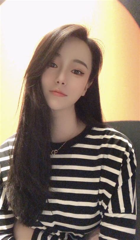 Agricultural Machinery Shuttles Around To Create A Rich Scene And Various Places Are Seizing