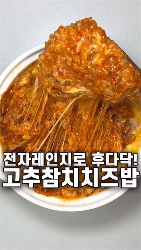 🥘집에서 10분컷 갓성비 소금빵🥘 재료는‼️ 모닝빵 버터 굵은 소금 1 모닝빵 반 갈라 버터 한 조각씩 넣기 2 밑부분에 십자 모양으로 칼집 내기 3 윗부분에