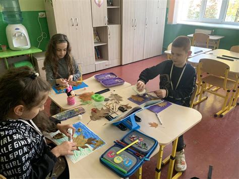 Учні 3 Б класу весело та пізнавально працюють на уроках