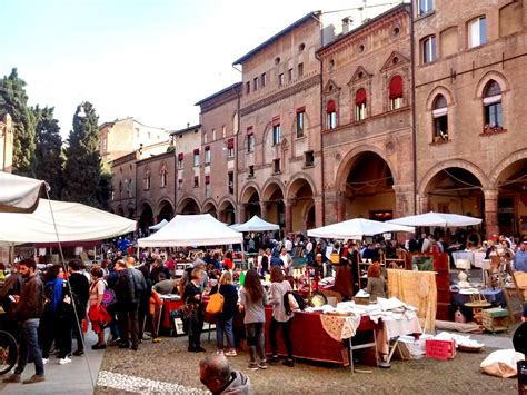 Mercato Dellantiquariato Di Piazza Santo Stefano Bologna
