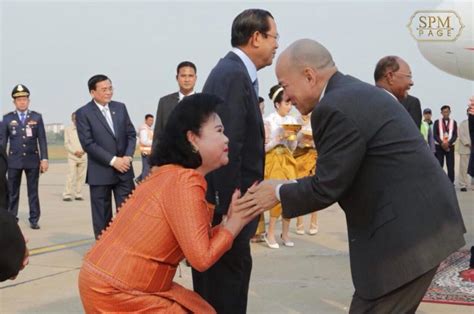 សម្តេចតេជោ ហ៊ុន សែន និងសម្តេចកិត្តិព្រឹទ្ធបណ្ឌិត ប៊ុន រ៉ានី ហ៊ុន សែន អញ្ជើញទទួលព្រះរាជាដំណើរ