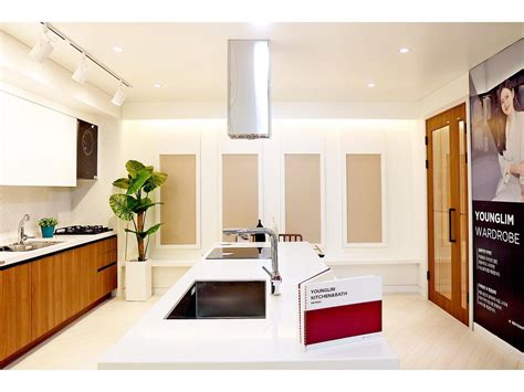 한우건축자재 영림키친의 신제품 노마 노체브라운하부장과 주방 다용도실 도어로 맞춤 시공할 수 있는