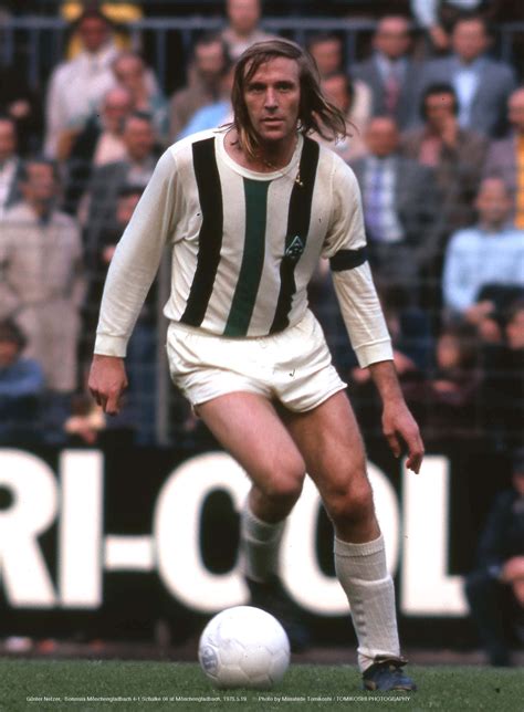 Download Borussia Mönchengladbach Football Player Günter Netzer 1973 Match Wallpaper