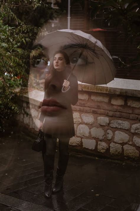 집 밖의 1 인칭 시점 üsküdar 가을 거리 걸어 건너는 사람 검은 옷 검은 우산 겨울 공원 겨울 궁전 겨울 모자 겨울 배경 겨울 벽지 겨울 숲