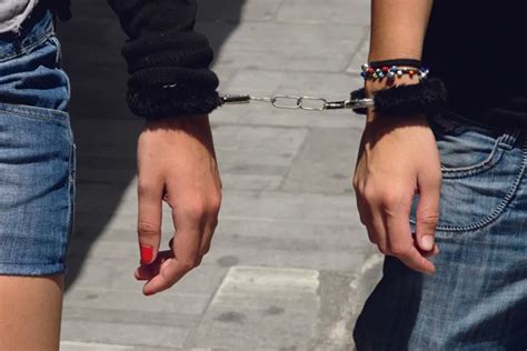 ජොබ් දෙනවා කියා මුදල් වංචා කළ කපල් එකක් කොටුවෙයි ගගන