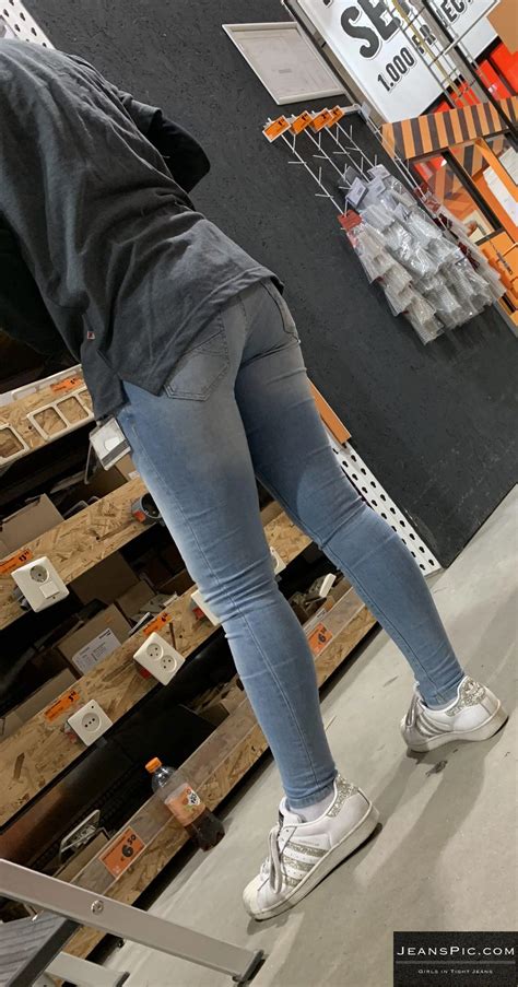 Sexy Ass In Tight Jeans Scrolller