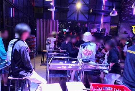 ปคม บุกจับผับเถื่อนมหาสารคาม ปล่อยเด็ก 19 คน ใช้บริการ