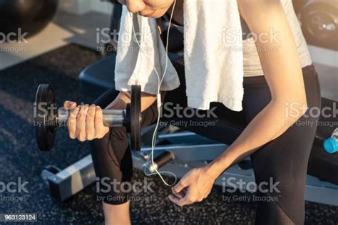 영 스포츠 체육관 피트 니스 훈련 라이프 스타일 개념에 여자 건강한 생활방식에 대한 스톡 사진 및 기타 이미지 건강한 생활