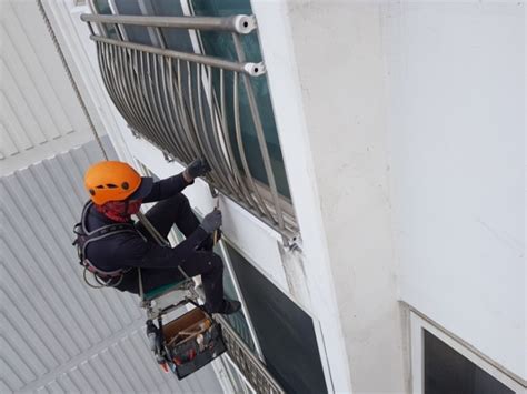 수원용인지역 외벽공사전문업체 건물외벽청소상가유리청소구조물청소창호실리콘공사외벽크랙보수방수발수비둘기퇴치방충망교체외벽현수막외벽닥트철거외벽로프작업 가능합니다