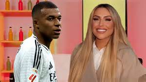 Kylian Mbappé Y María Aguilar Ex Concursante De La Isla De Las