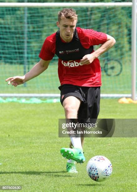 238 Tom Beadling Photos And High Res Pictures Getty Images