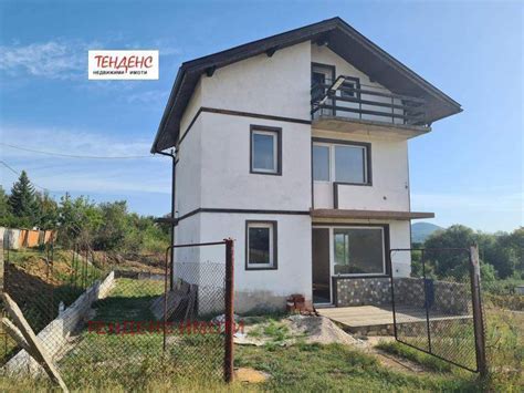 Триетажна тухлена КЪЩА 100 кв м и голям двор с Николово Област Хасково