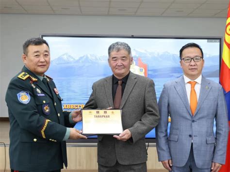 Хөвсгөл нуурт живсэн тээврийн хэрэгслүүдийг татан гаргахад гар бие оролцсон хүмүүст талархал