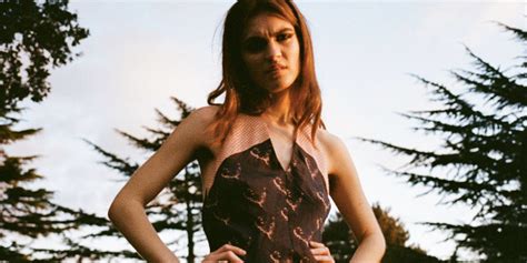 Turtlenek Gretel Hänlyn Releases Head Of The Love Club Ep Shares New Single King Of Nothing