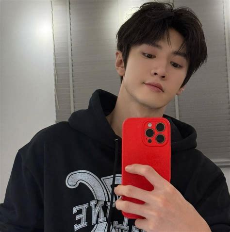 [2024 12 16] Chen Zheyuan Was Greeted With A Wow As Soon As He Appeared On The Stage His Beauty