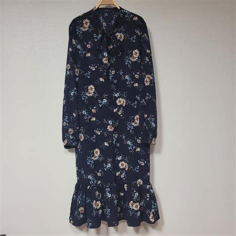 이프네 네이비 플라워 패턴 원피스 헬로마켓
