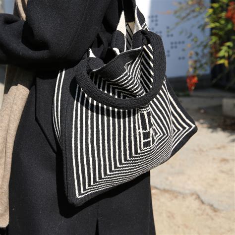 이경희 토템 니트 가방 데일리 여성 숄더백 4color 텀블러백 캔버스백 여자 가방 손뜨개 에코백 위시버킷