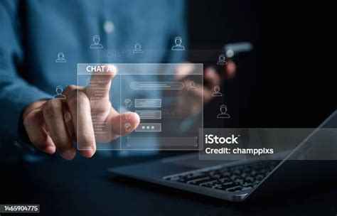 컴퓨터 스마트 지능에서 챗봇을 사용하는 사업가 aichat gpt 채팅 ai 인공 지능 openai에 의해 개발 생성 미래 기술
