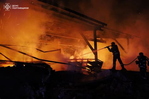 Маштабну пожежу внаслідок нічної атаки ворожих БпЛА на Полтавщину ліквідовано ДСНС ФОТО