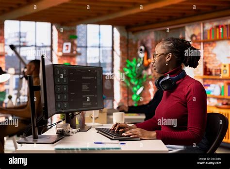 startup employee using large language model application to get help