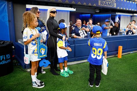 Kim Kardashian Receives Negative Response At Sofi Stadium