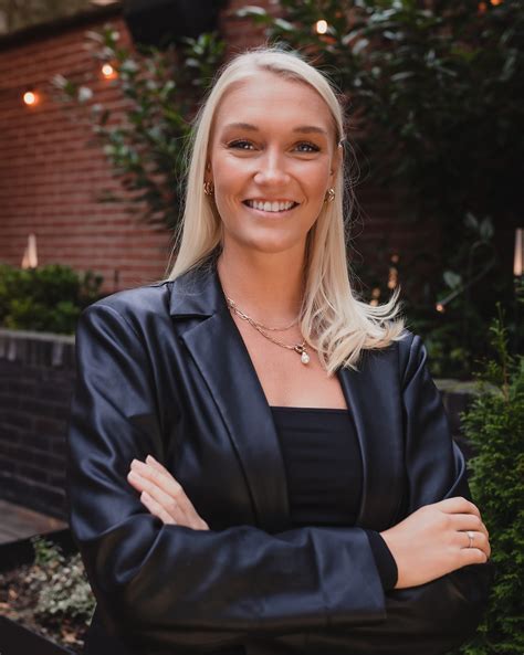Ebba Åkerlund Medium