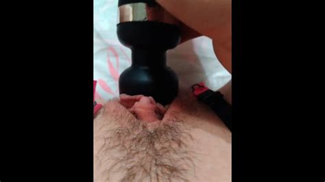 Pov 在我的大阴蒂上使用振动器并达到性高潮