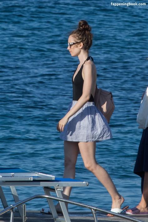 Lily Collins Lily Collins Nude Onlyfans Leaks The Fappening Photo Fappeningbook
