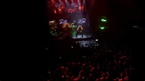 Rei deslumbró con su show en el Teatro Vorterix famosos invitados y un mini fan que subió al