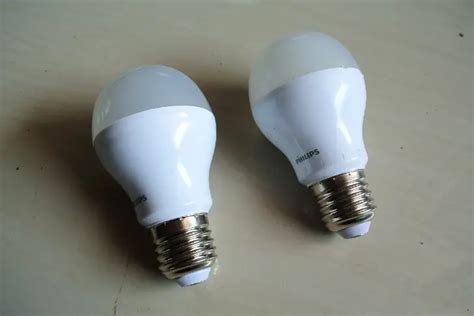 Skema Lampu LED Philips 13 Watt Hometronik Web Id