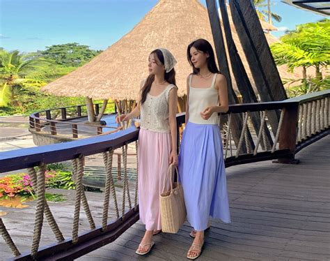 리리앤코 러빙뉴브 핀턱 스트라이프 뒷밴딩 롱 스커트 봄 여름 신상 데일리룩 바캉스룩 여행룩 휴양지룩 휴가룩 공항룩 데이트룩