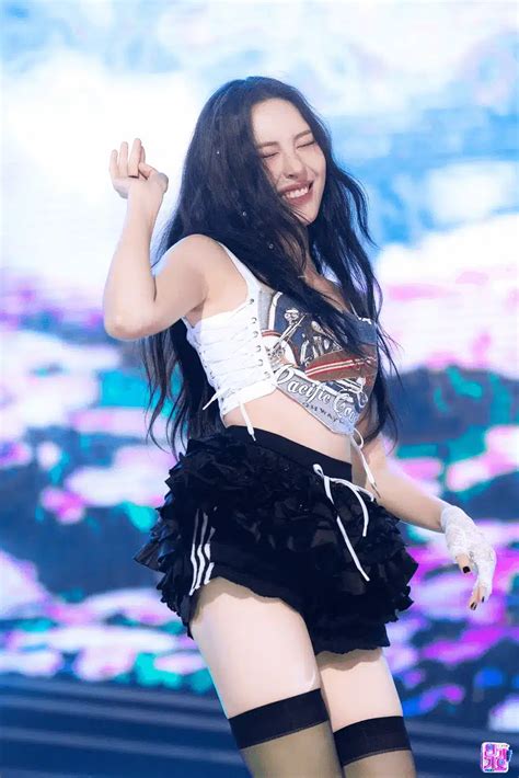 이모티콘 같은 굉장히 귀여운 표정ㅋㅋㅋ 팬플러스 커뮤니티