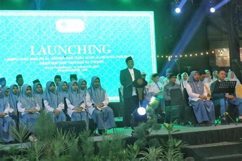 Tugu Alun Alun Berhias Cahaya Kota Pasuruan Makin Indah