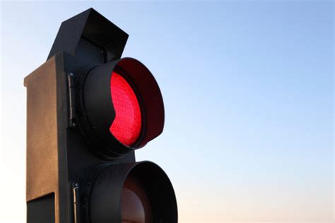 Foto De Sinais De Controle De Tráfego Mostrando Sinal De Stop Vermelha