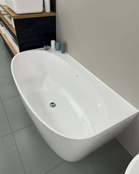 САНТЕХНІКА ПОБУТОВА ТЕХНІКА ПЛИТКА ЛАМІНАТ ВАННА ЩО ПІДКОРЮЄ ПОГЛЯД З ПЕРШОЇ ХВИЛИНИ