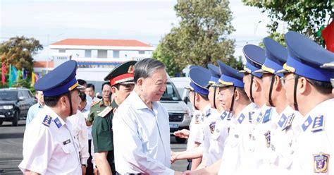 Le Secrétaire Général Tô Lâm Promeut Une Garde Côte Vietnamienne
