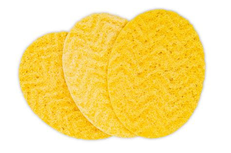 흰색 배경에 분리된 얼굴 또는 청소 표면 질감을 위한 세 개의 타원형 노란색 스폰지 0명에 대한 스톡 사진 및 기타 이미지 0명 3가지 개체 가사 집안일 Istock